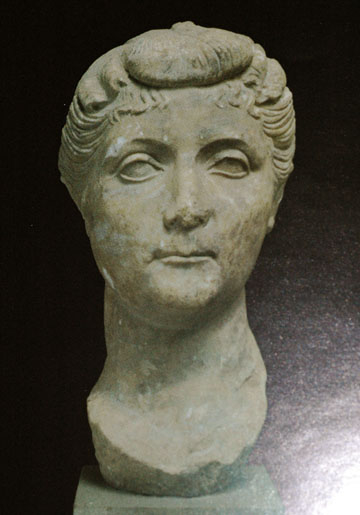 Tabula: Terencia, la mujer en la sombra