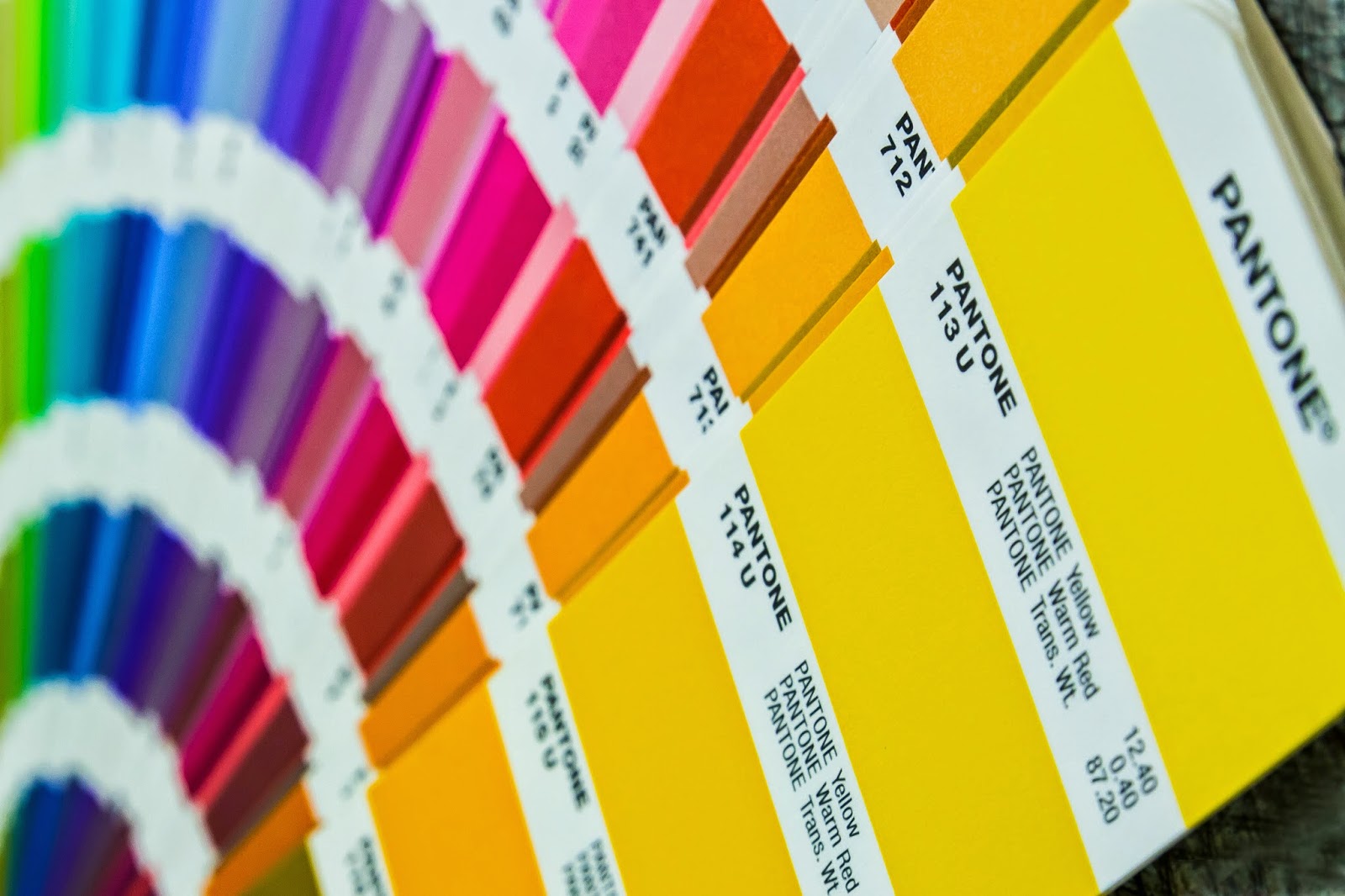 Monsieur Carton: Hablamos de colores: sistema Pantone