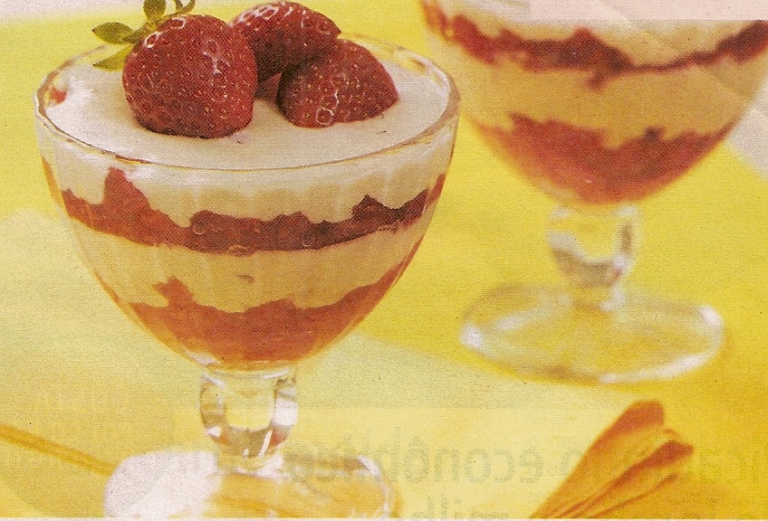CANTINHO DA MAILA: mousse de leite de coco com morango