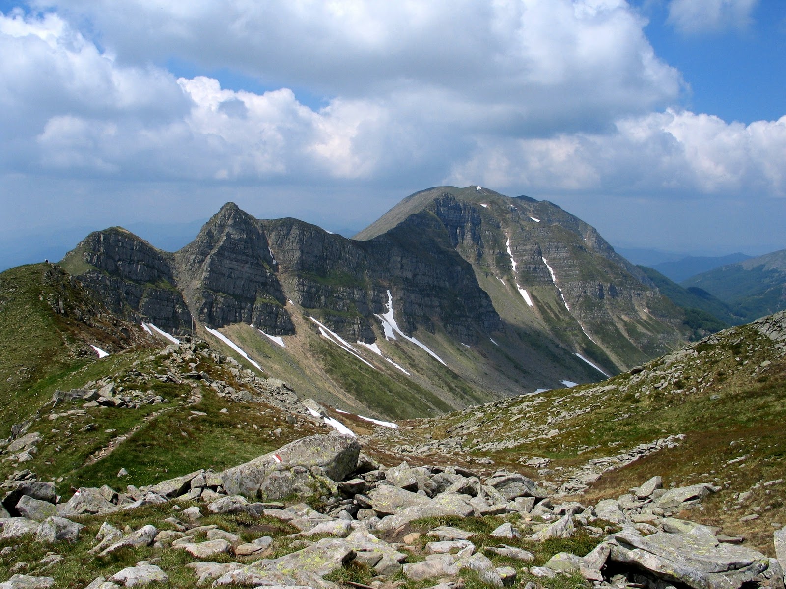 50 Hikes In and Around Tuscany