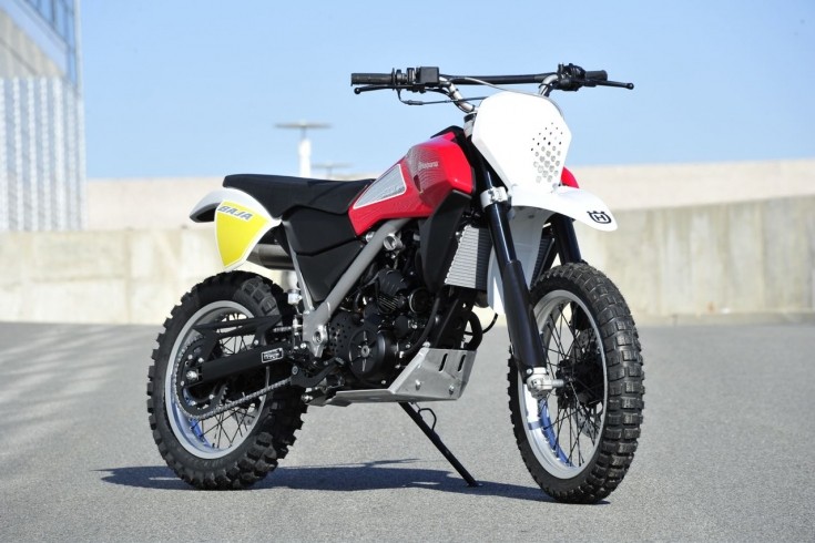MOTORCYCLE 74: Husqvarna concept Baja - 70's retro style