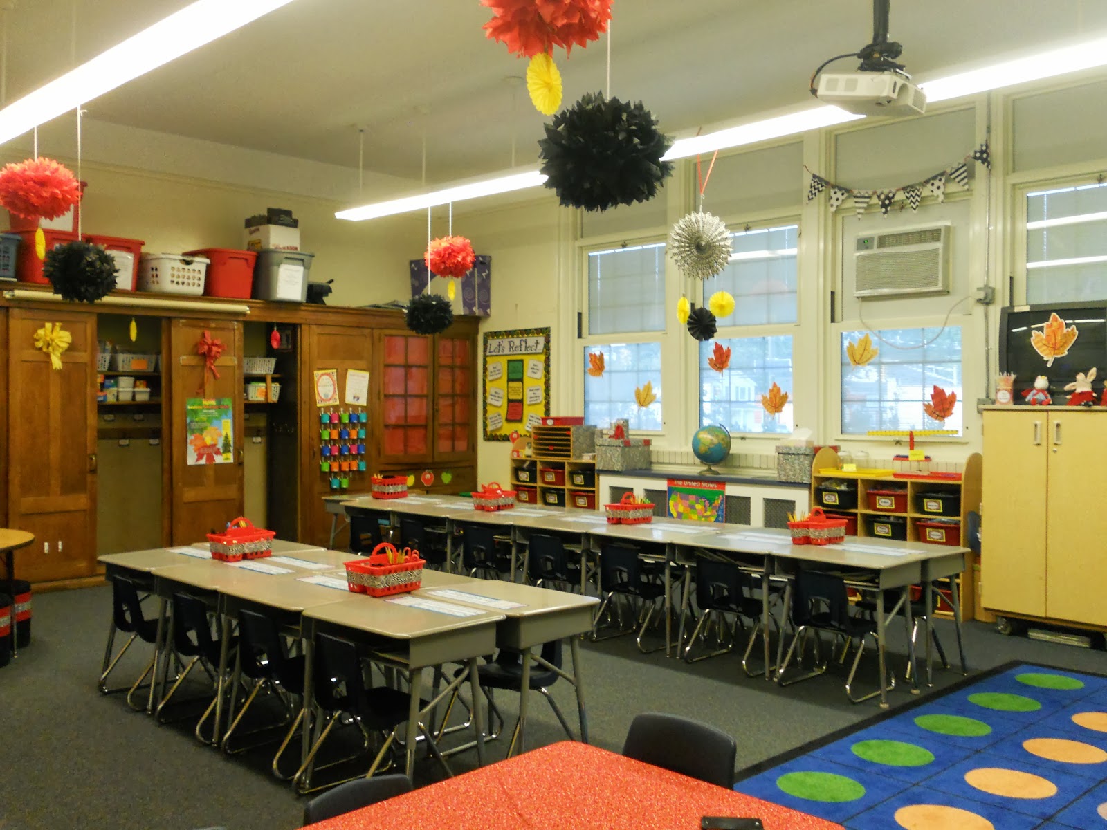 First Grade Bloomabilities: My Teeny Tiny Classroom Pics