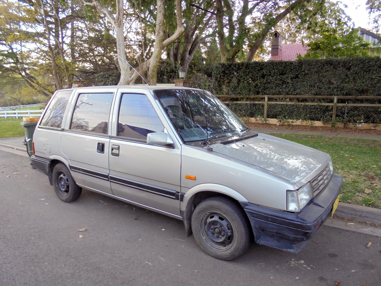 Aussie Old Parked Cars: 1985 Nissan Prairie