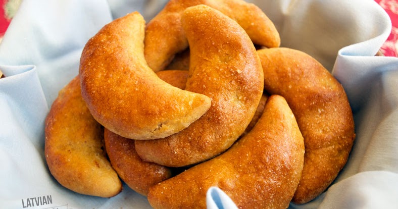 PIRAGI: LATVIAN BACON PIE | COOKING RABBIT