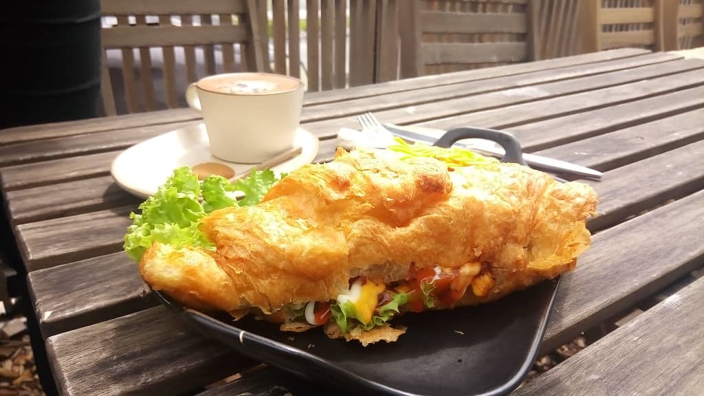 Kopi, Buku & Coklat - Menarik Betul Bukku Cafe, Bandar Bukit Raja, Klang.