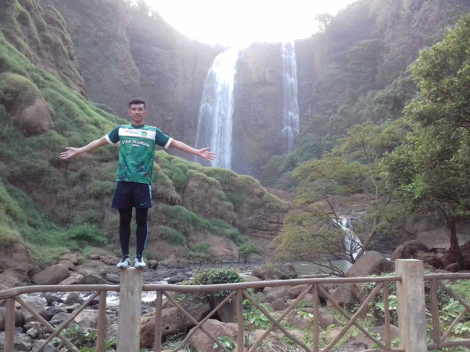 Pesona Curug Puncak Manik Geopark Ciletuh