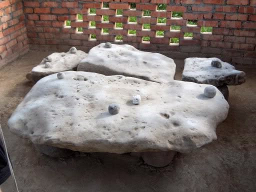 Tambunan Pusat Pelancongan: Batu Gong