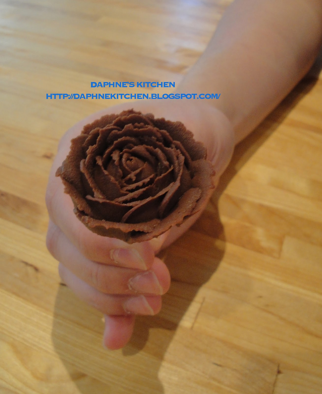 Daphne's Kitchen: Piped Ganache Rose