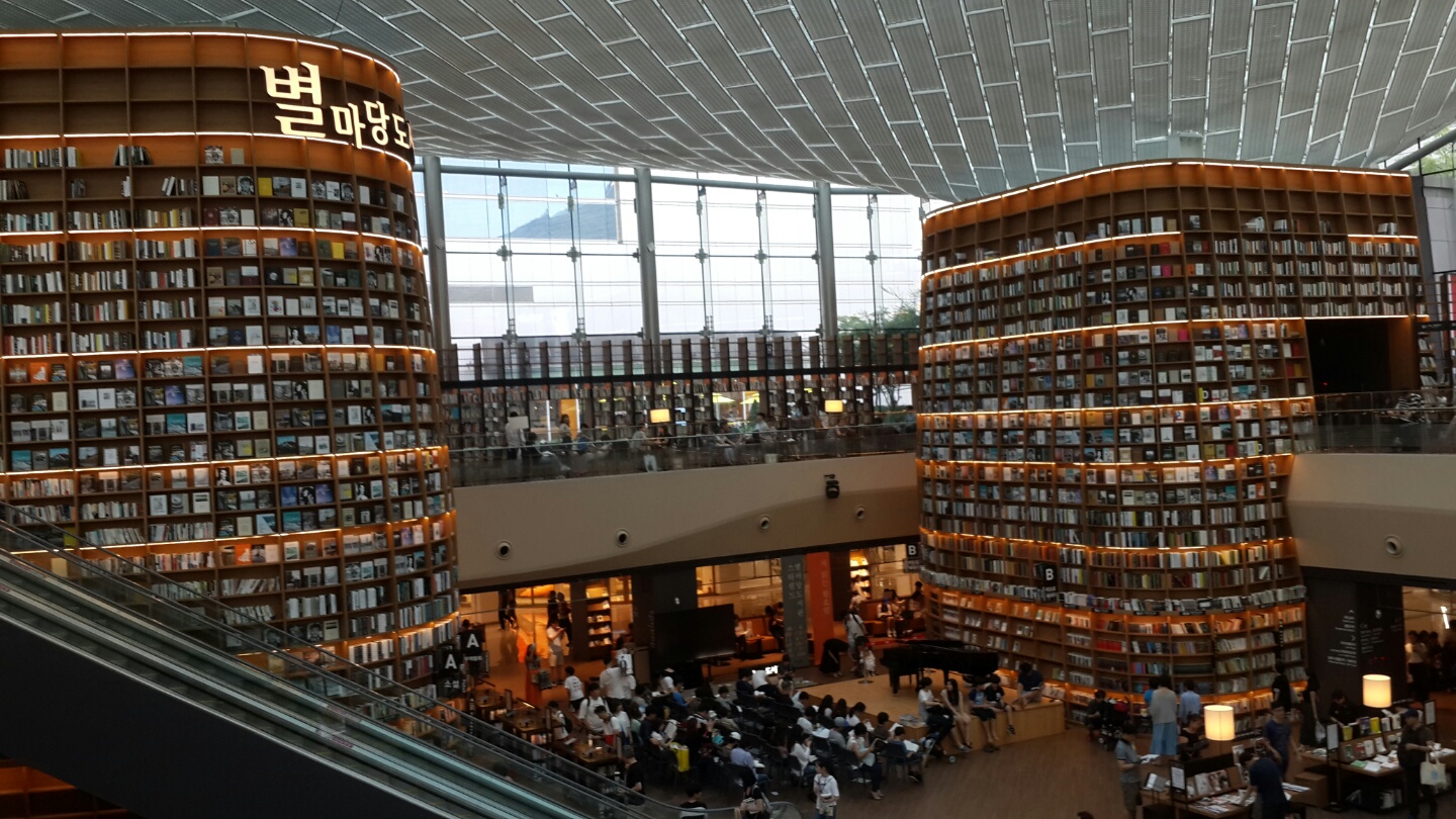 This Giant Library Is Inside A Mall Find Out How Big Is The Starfield this-giant-library-is-inside-a-mall-find-out-how-big-is-the-starfield
