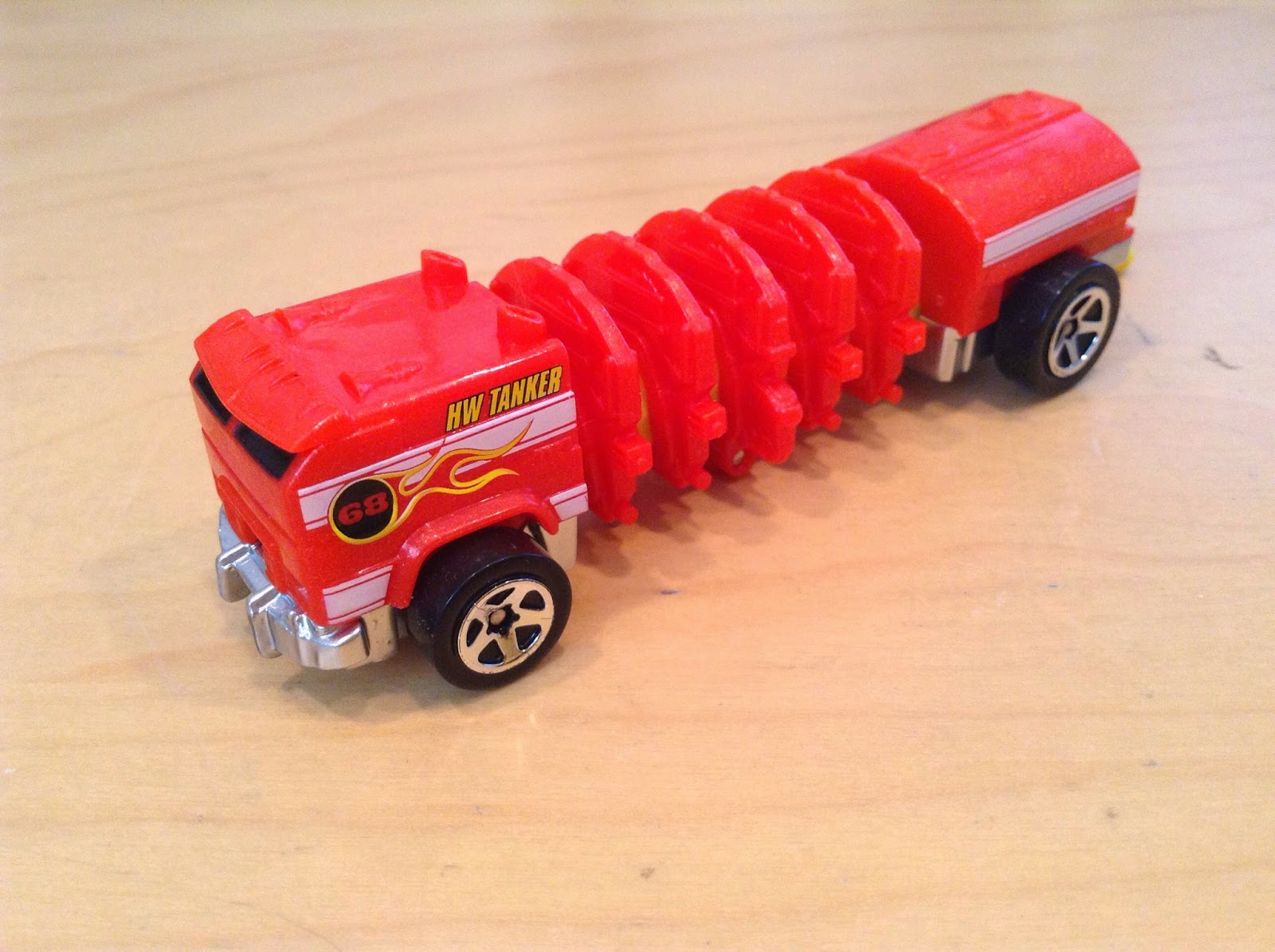 JULIAN'S HOT WHEELS BLOG: Power Tread - Mutant Machines