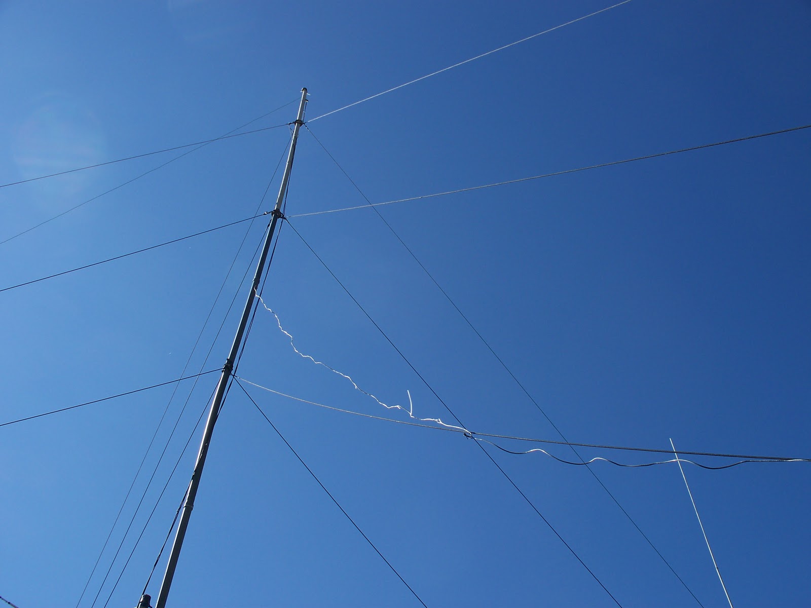 W5ZO: 160 meter "Half Sloper." with radials