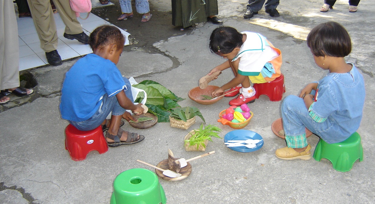 BERMAIN ADALAH DUNIA ANAK | ANAK PAUD BERMAIN BELAJAR