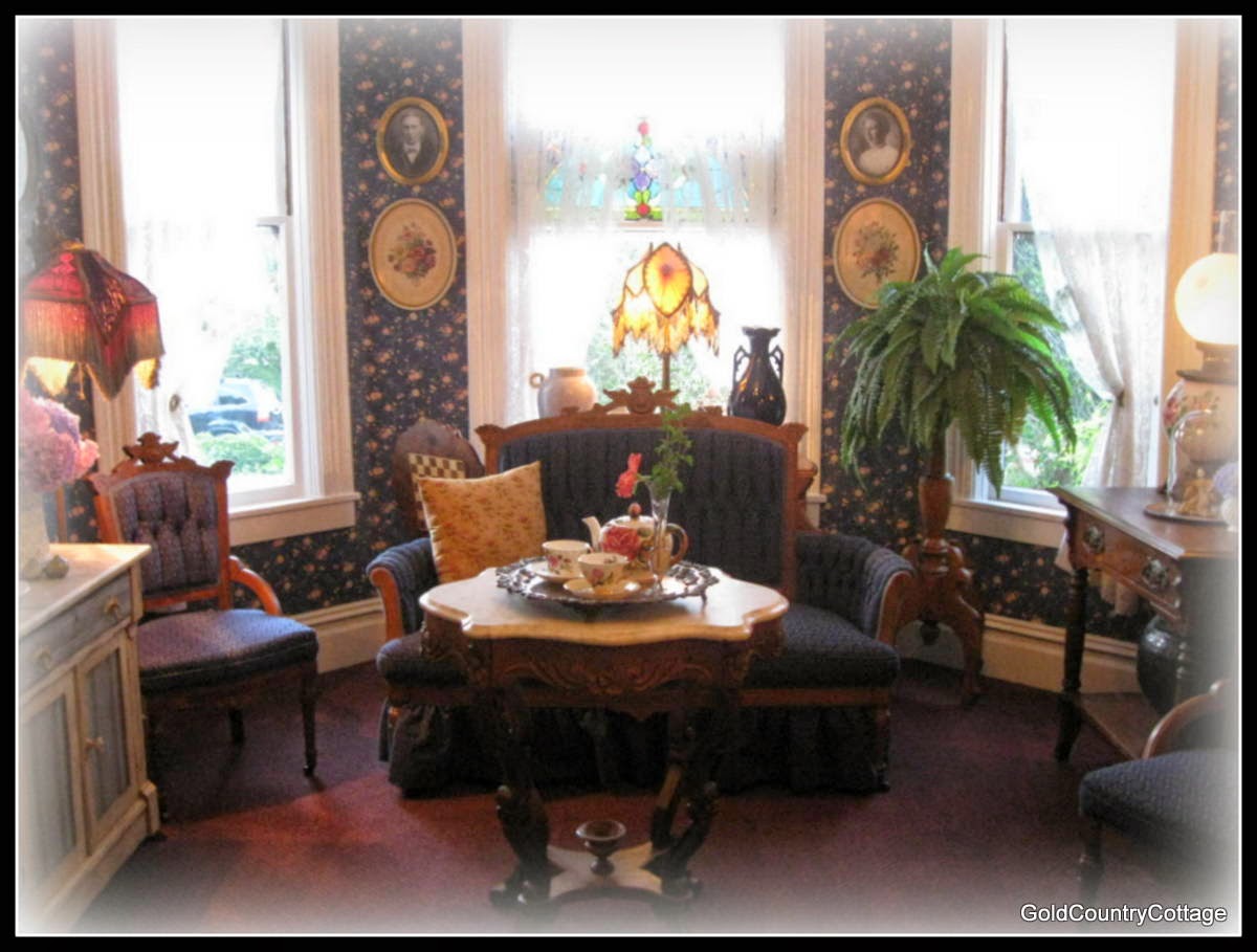 GoldCountryCottage: THE PROPER PARLOR...