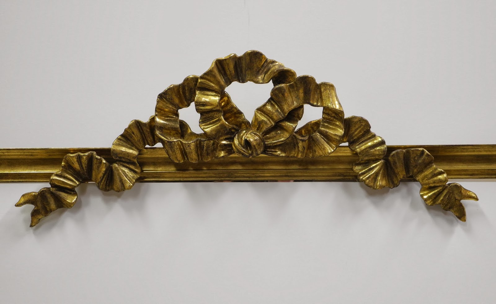 ORNAMENTAL WOODCARVER Patrick Damiaens: A Ribbon & Bow carved in wood ...