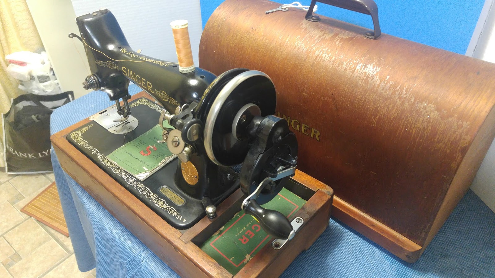 FlamingoSewing: The Singer Model 15, the universal sewing machine