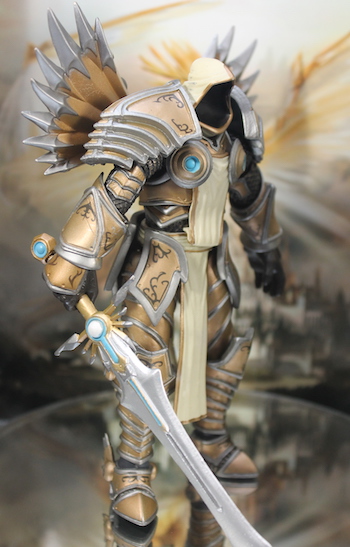 Dennis-Toys: Diablo - Archangel Tyrael Figure