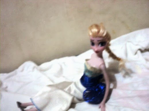 Knocked-off!: Bootleg Toy Review : Bootleg Elsa 12" doll