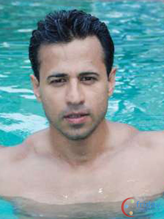 Shirtless Bollywood Men: Aryan Vaid in his underwear and swimsuit