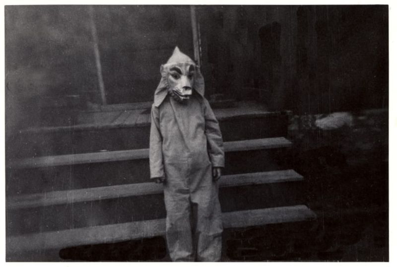42 Vintage Snapshots of Freaky Halloween Costumes That Give You a ...