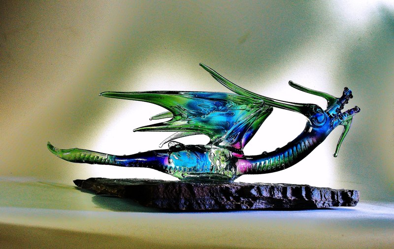 Glassbloggery: Glass dragon on slate from the mountain