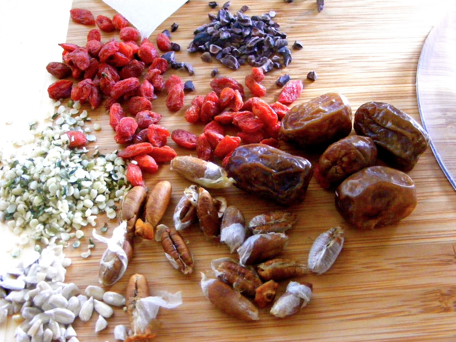 Organic Passion: Mixed seed bars topped with raw chocolate