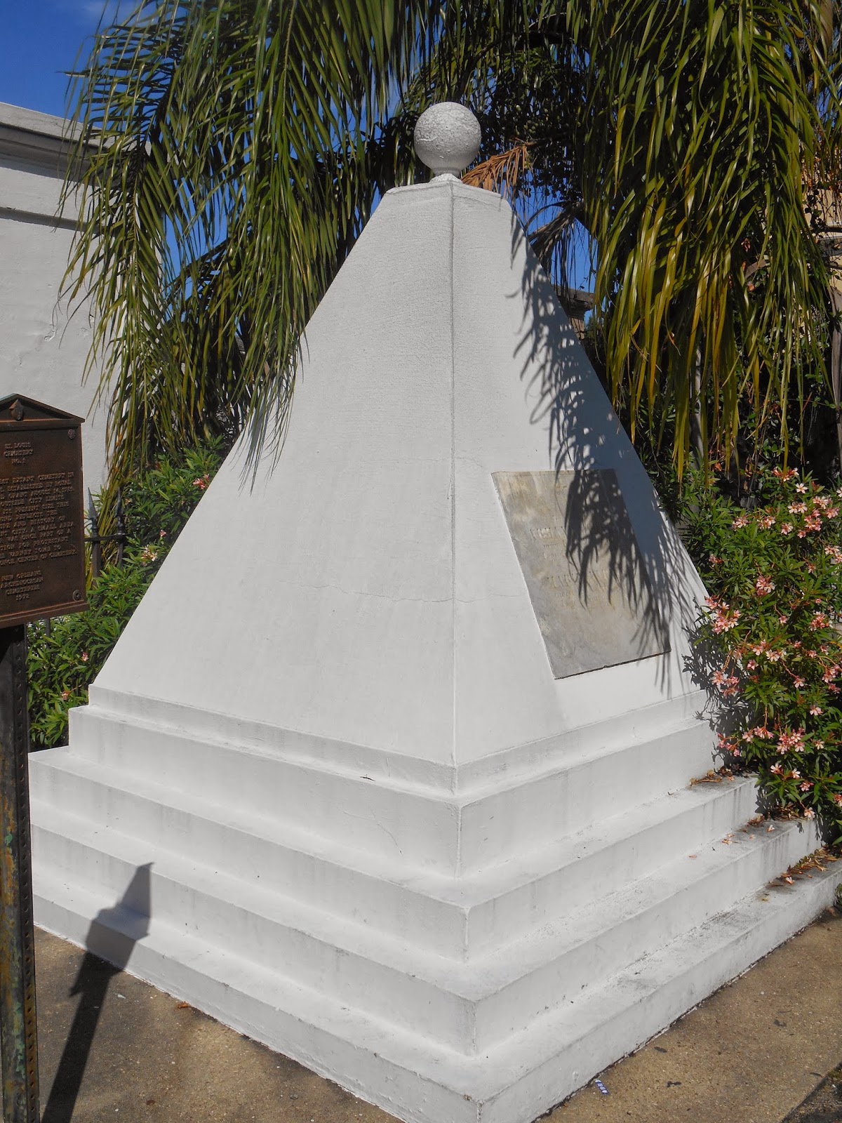 Southern Folk Artist & Antiques Dealer/Collector: Saint Louis Cemetery ...