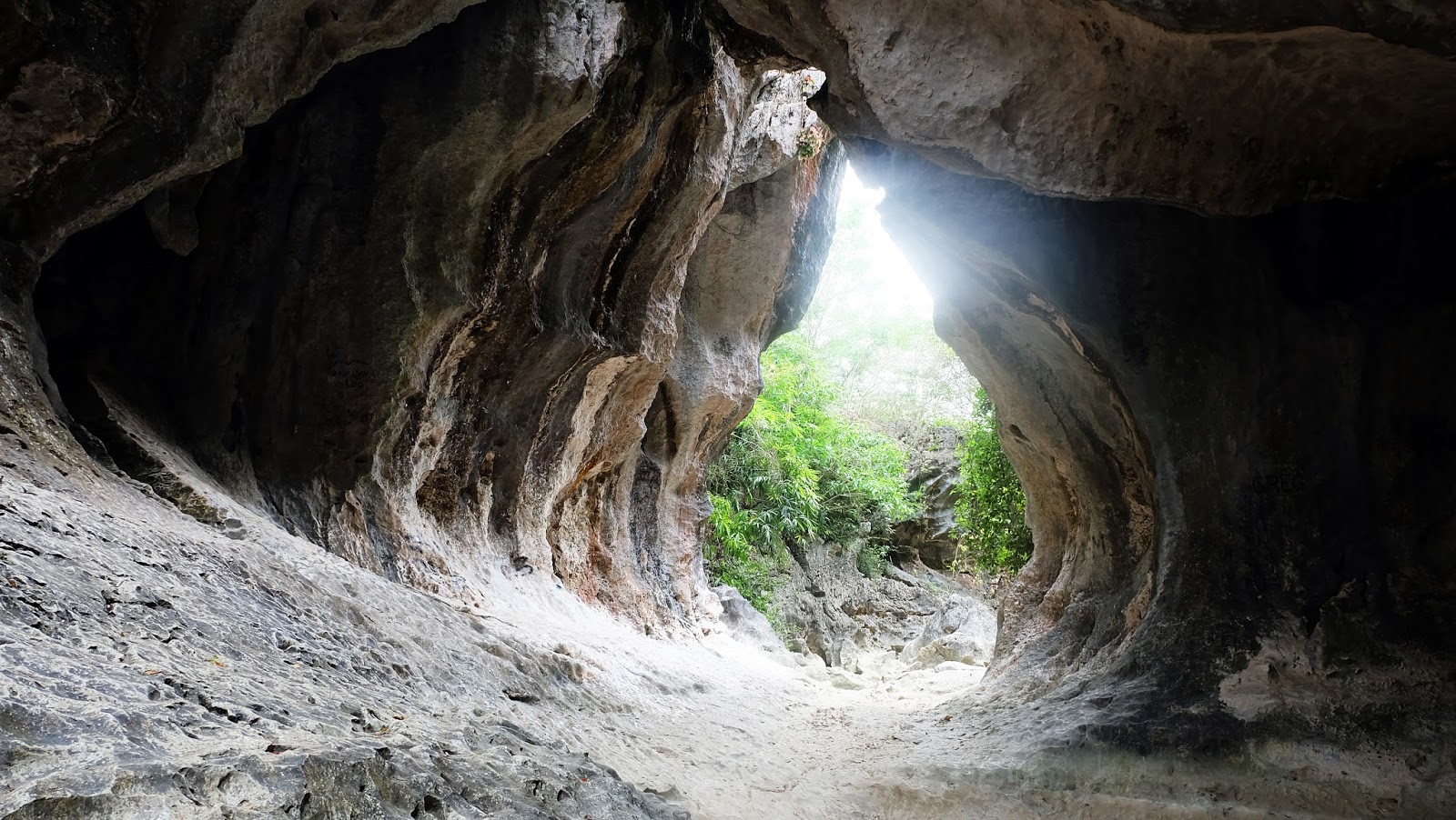 TRAVEL GUIDE TO MALANGAAN CAVE | THE TRAVEL SERIES