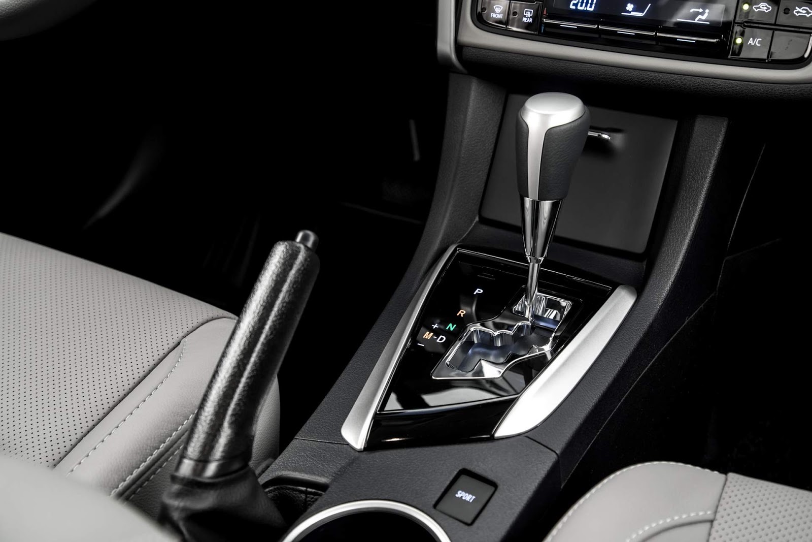 Toyota Corolla 2018: vídeo, preços, consumo, detalhes