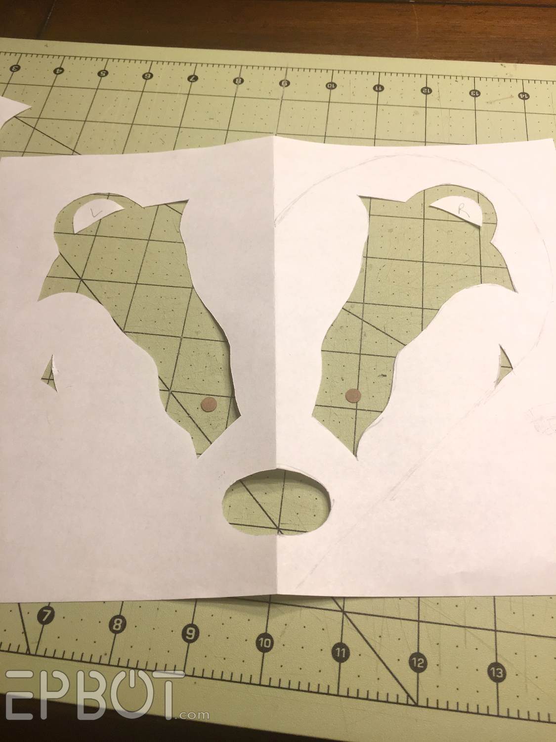 EPBOT: Quick Craft: Hufflepuff Magic Sequin Pillow!