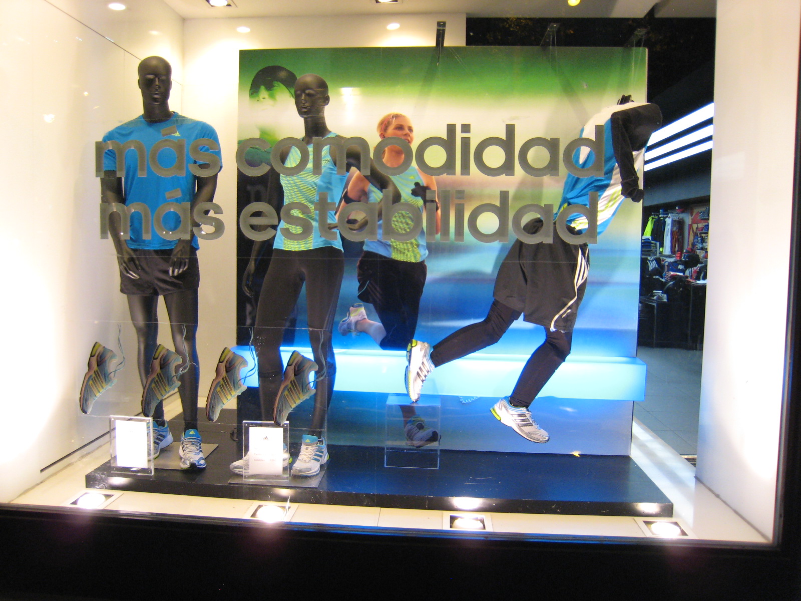 we love shops: El deporte se pone las pilas, Adidas y Nike potencian su ...