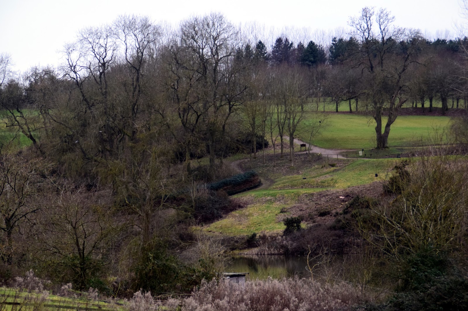 Enjoy your time with beautiful places: Hellidon Lakes and village