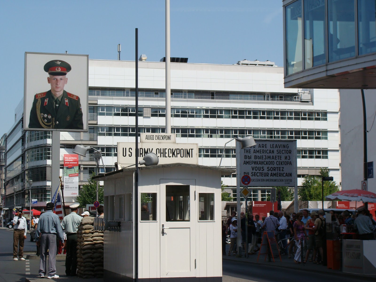Patrícia de Paula - Street Photography: Checkpoint Charlie