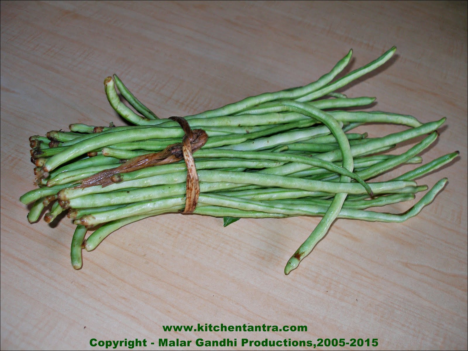 Karamani Kai Poriyal / Long Yard Beans Stir-Fry | Kitchen Tantra