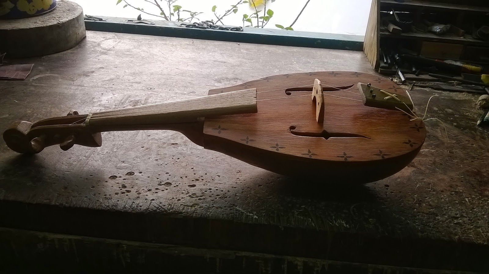 Barro e Cordas: Rabeca de Cabaça e Rabeca Medieval