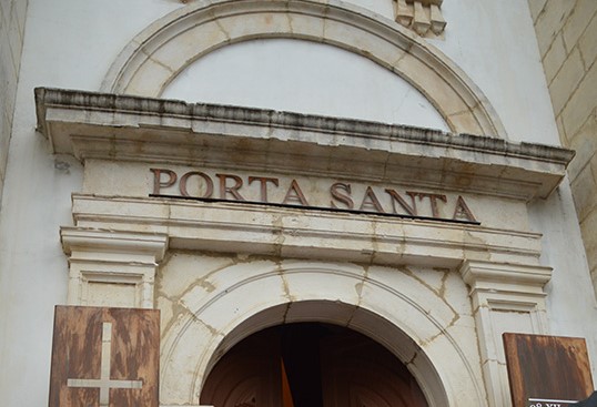 Peregrinar à Porta Santa e ensaio dos cânticos da celebração