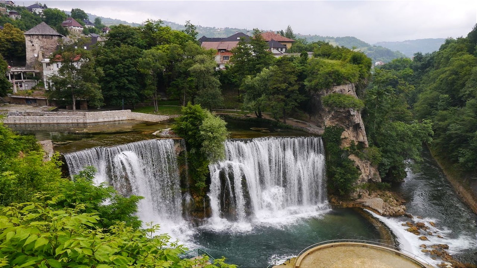 Movers Move: Waterfall Castle, Poland