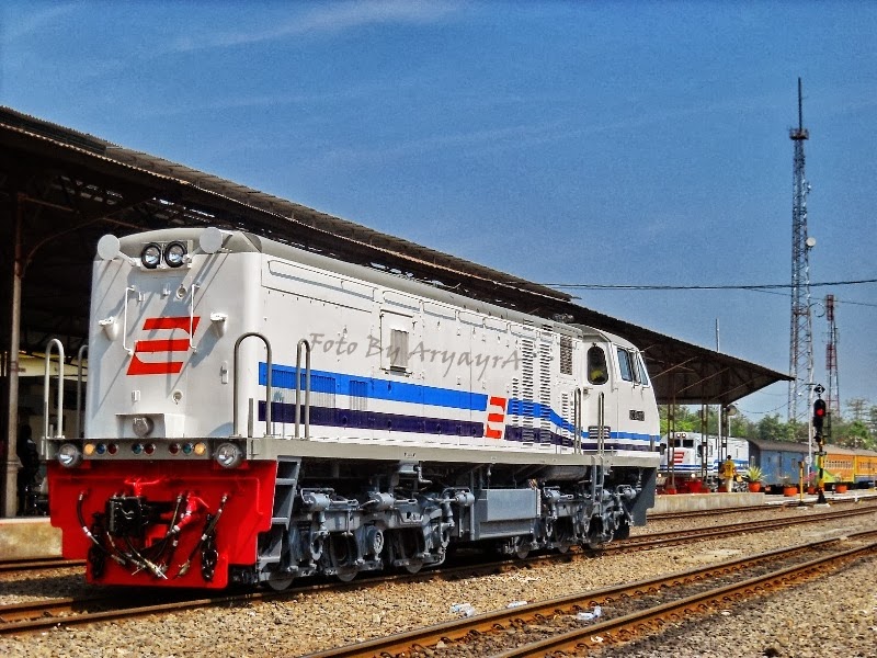 LOKOMOTIF: Liputan Kereta Api (Lokomotif CC 206)