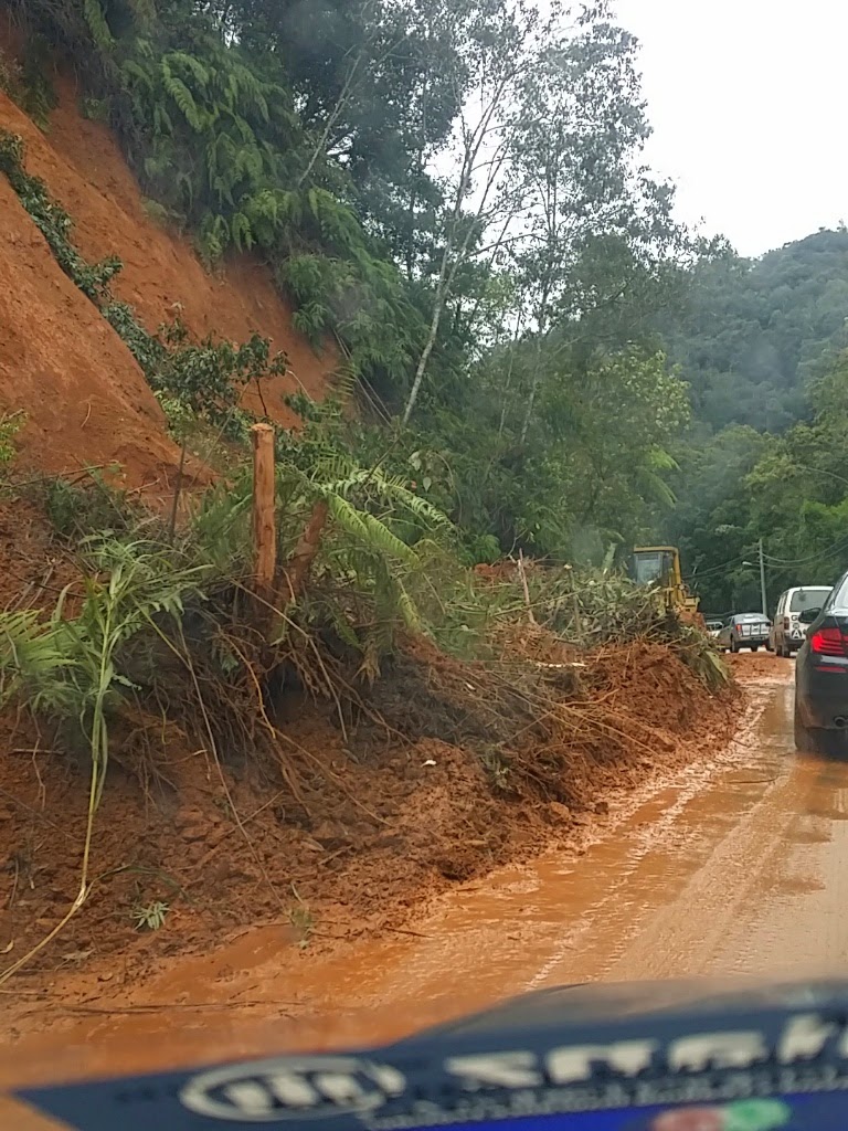Sihat Ceria Menawan: GAMBAR KAWASAN TANAH RUNTUH KETIKA DALAM ...
