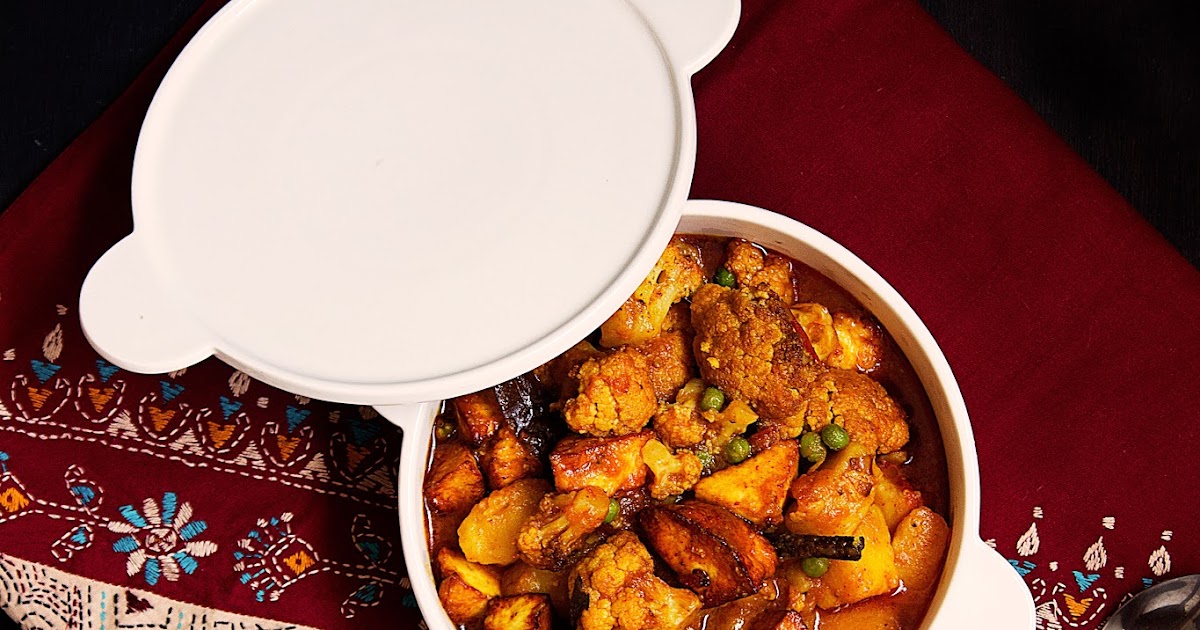 Paneer Fulkopir Torkari / Bengali Cauliflower and Cottage Cheese Curry