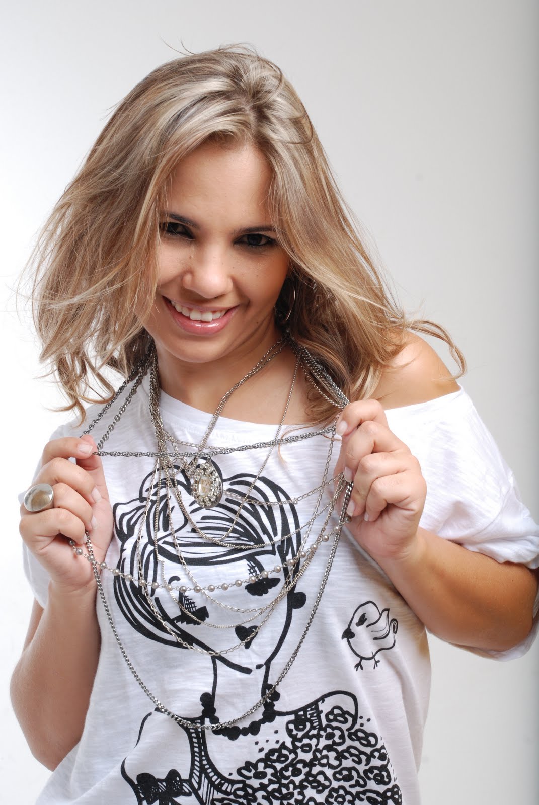Entrevista exclusiva com a cantora Sâmya Maia da banda Magníficos ...