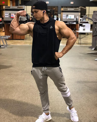 the beauty of male muscle: Christian