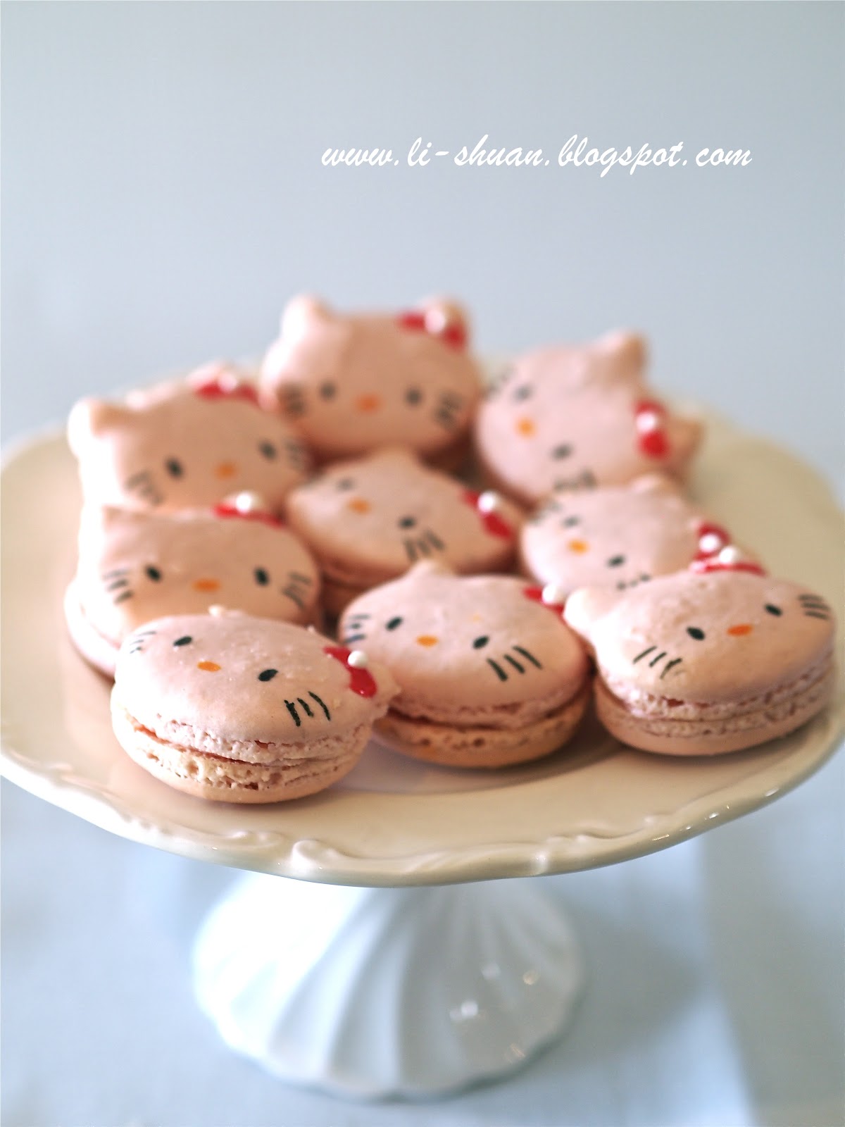 Helena's Kitchen: Pistachio Pavlova & Hello Kitty Macaron