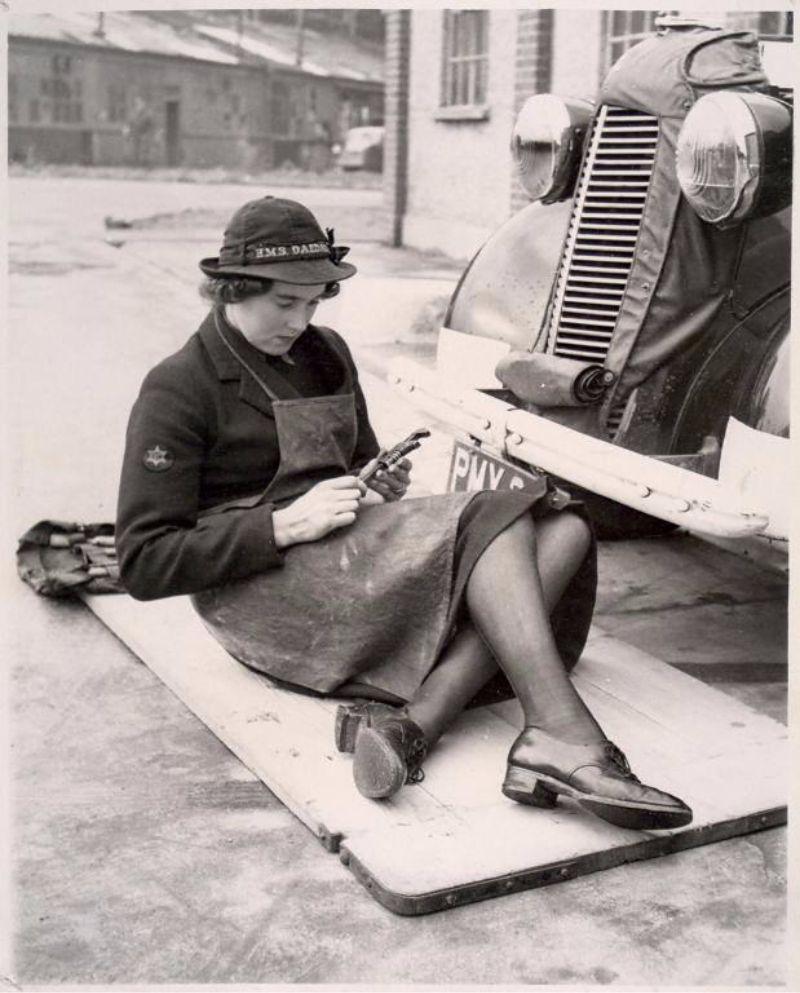 Who Says Girls Can't Repair Cars? Check Out These 21 Amazing ...