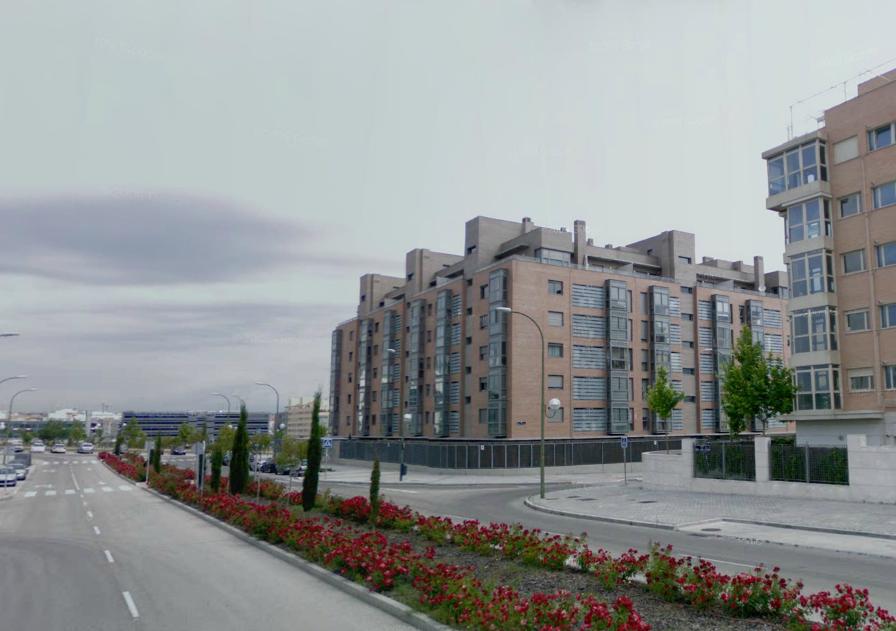 Edificios Habitacionales: Edificio multifamiliar moderno y elegante.