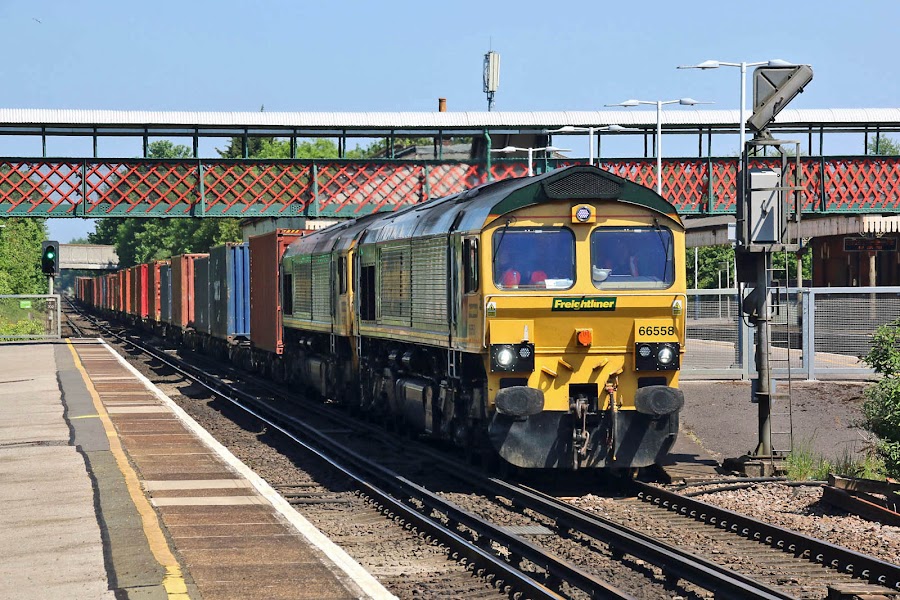 47s and other Classic Power at Southampton: Freightliner Class 66 - new ...