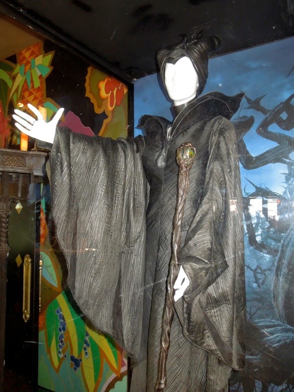 Hollywood Movie Costumes and Props: Angelina Jolie's Maleficent ...