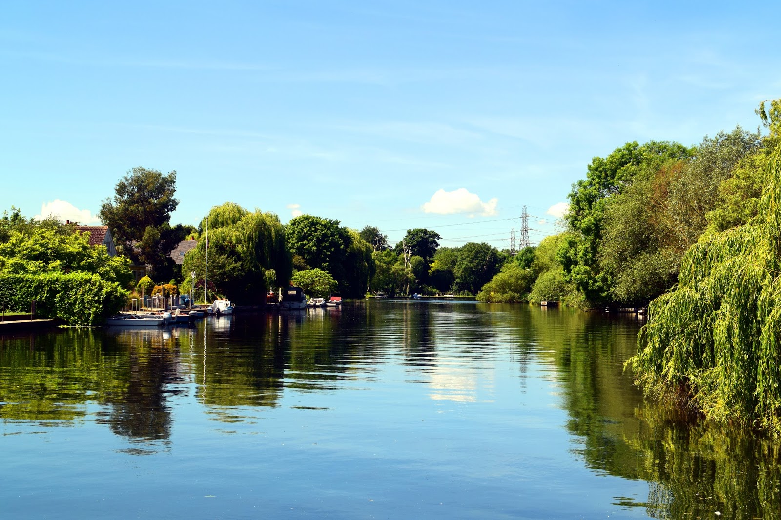 Enjoy your time with beautiful places: Towards to Shepperton Lock on ...