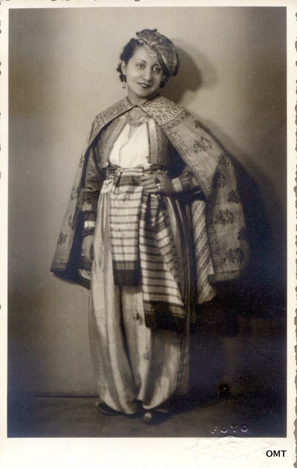 Local style: Turkish beauties of the 1930s in traditional costumes