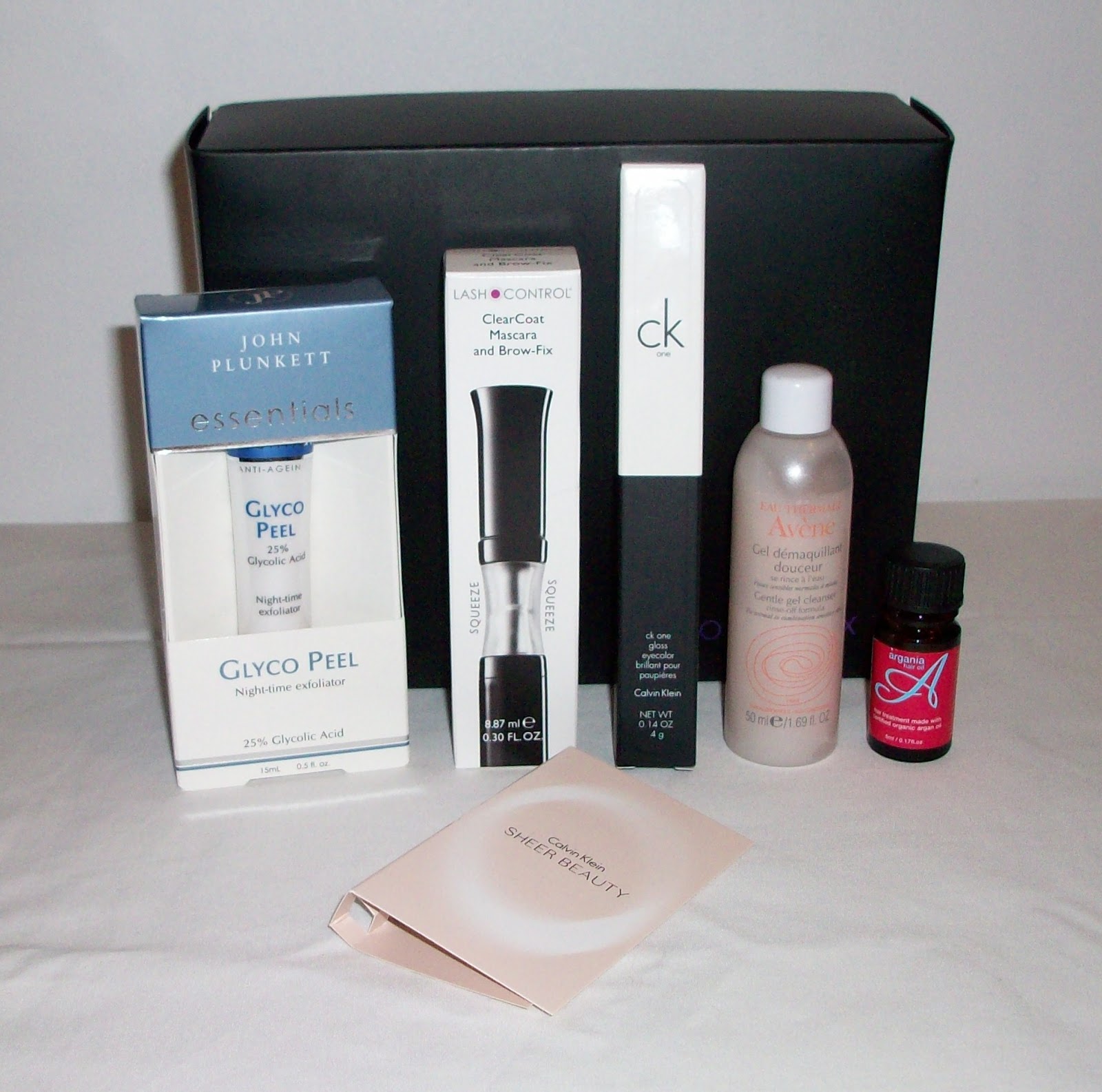 Luxury on the Lips: Violet Box - June 2013