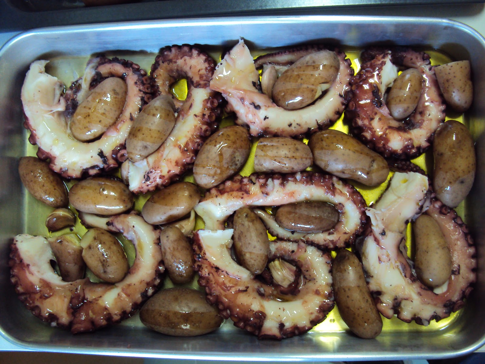 Elizabeth's Homemade Recipes: Oven-Baked Octopus with Potatoes and "Migas"